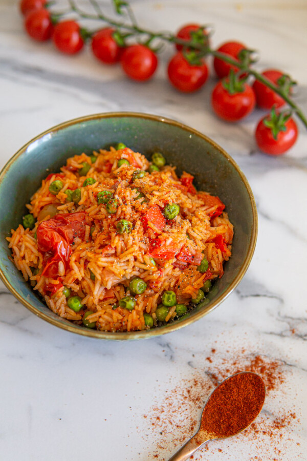 Riso al pomodoro con peperoni e piselli - Basilico Secco